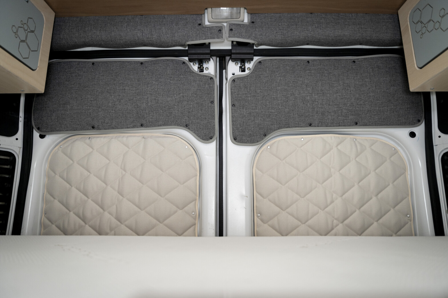 Vented Rear Windows - Wayfarer Vans